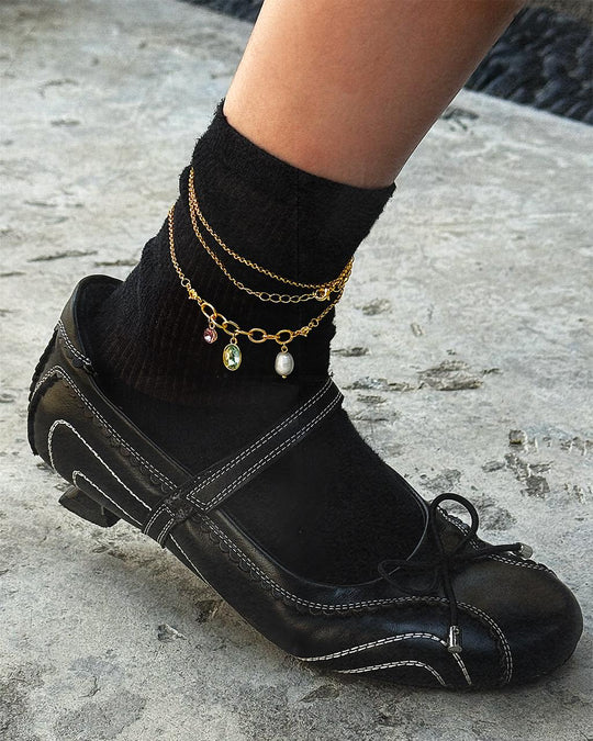 Anklet Meaning & Styling: Which Leg Should You Wear It On? | en route ...